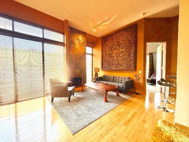 2 Br, 2 bath, Condo 5151 Balboa Blvd