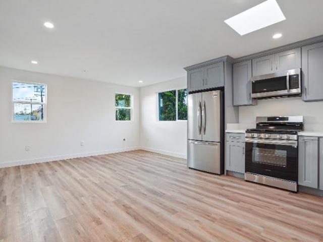 2 Br, 2 bath, Condo 5185 W 20th St