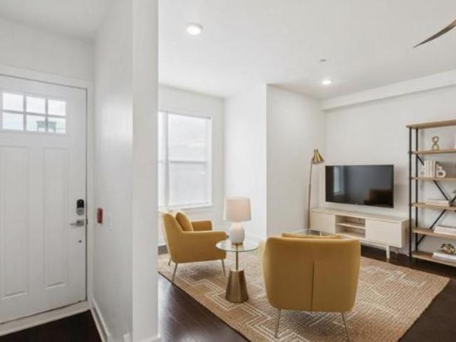 2 Br, 2 bath, Condo 518 W Montgomery Ave