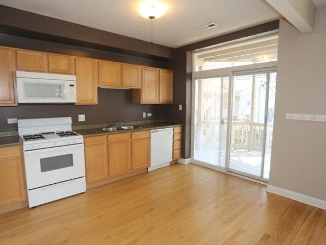 2 Br, 2 bath, Condo 5208 N Sawyer