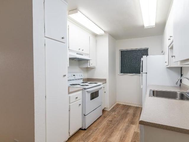 2 Br, 2 bath, Condo 521 Alameda Del Prado