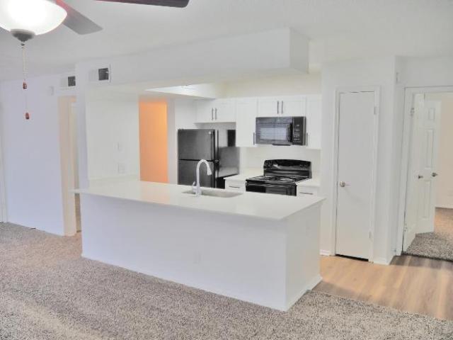 2 Br, 2 bath, Condo 5234 Villa Del Mar Ave