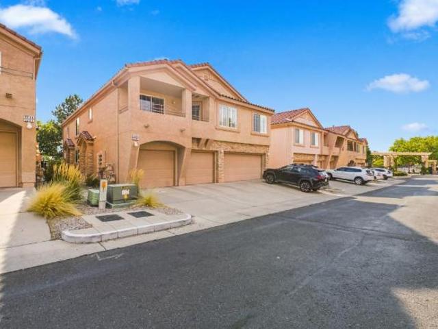 2 Br, 2 bath, Condo 5239 Molokai St NE