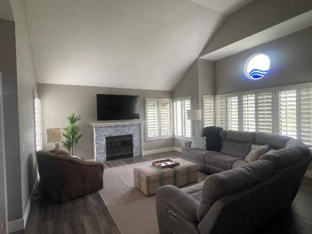 2 Br, 2 bath, Condo 524 Via De La Valle