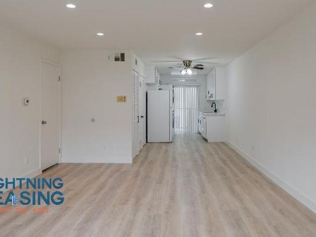 2 Br, 2 bath, Condo 536 E Cypress Ave