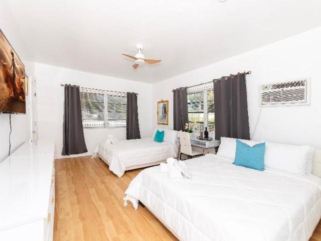 2 Br, 2 bath, Condo 545 Michigan Ave