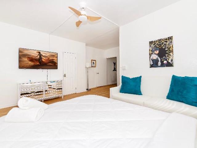 2 Br, 2 bath, Condo 545 Michigan Ave