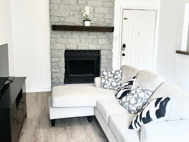 2 Br, 2 bath, Condo 5509 Thunderbird St