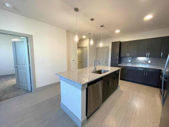 2 Br, 2 bath, Condo 551 E Finley Blvd
