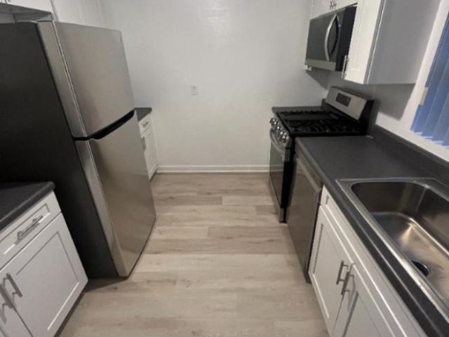 2 Br, 2 bath, Condo 555 Oak Street