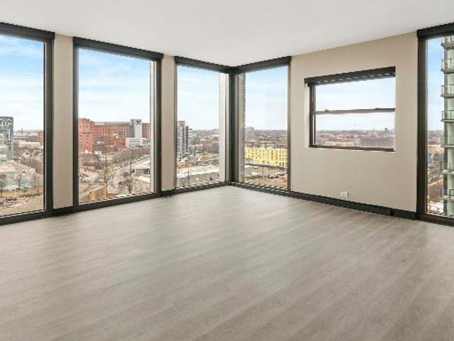 2 Br, 2 bath, Condo 559 S Damen Ave