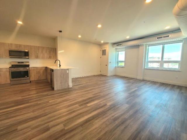 2 Br, 2 bath, Condo 55 Washington St