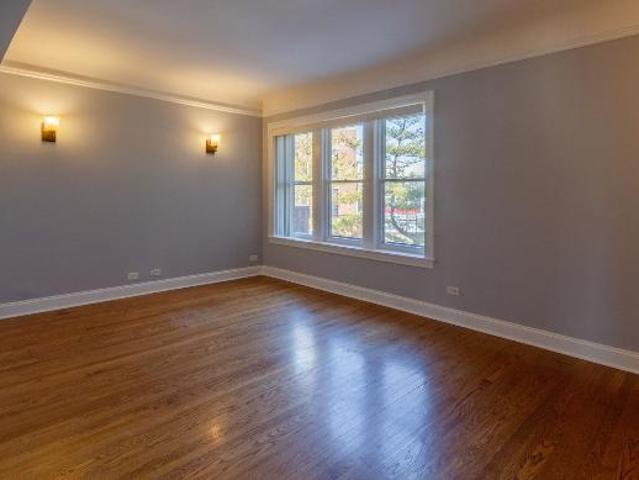 2 Br, 2 bath, Condo 5726 N Mozart Street