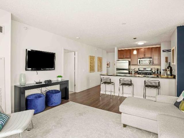 2 Br, 2 bath, Condo 573 W Kinzie St