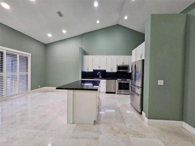 2 Br, 2 bath, Condo 5770 Coach House Circle