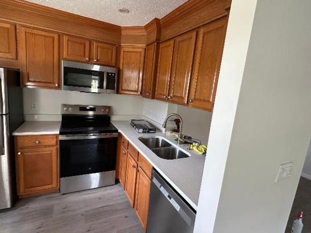 2 Br, 2 bath, Condo 5793 Gardens Dr