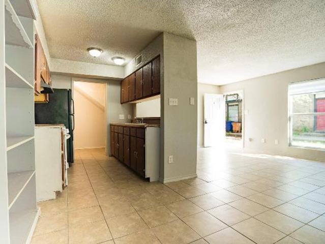 2 Br, 2 bath, Condo 5805 Cougar Dr