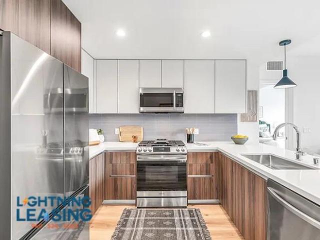 2 Br, 2 bath, Condo 5801 Camerford Ave