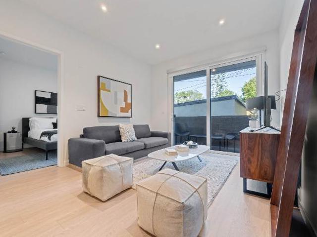 2 Br, 2 bath, Condo 5851 W 88th St