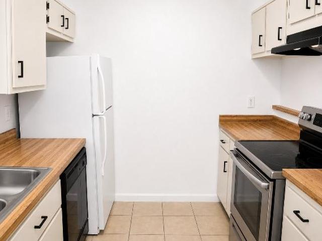2 Br, 2 bath, Condo 5926 NW 25th Ter
