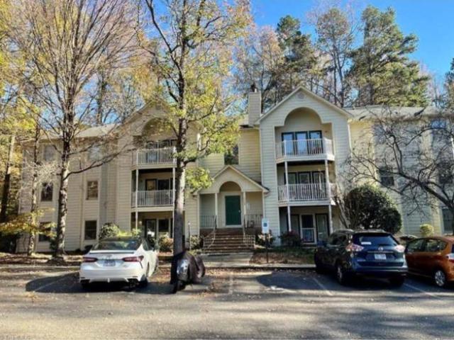 2 Br, 2 bath, Condo 5928 W Friendly Ave