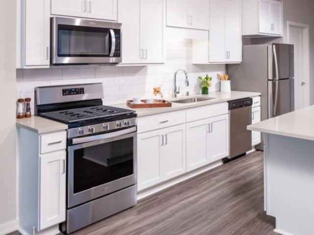 2 Br, 2 bath, Condo 5995 Lincoln Dr