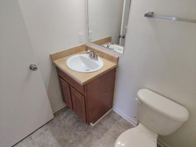 2 Br, 2 bath, Condo 600 Reusens Rd