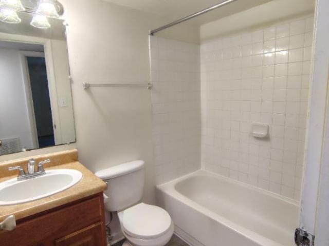 2 Br, 2 bath, Condo 600 Reusens Road