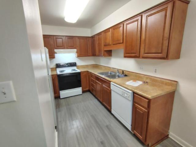 2 Br, 2 bath, Condo 600 Reusens Road