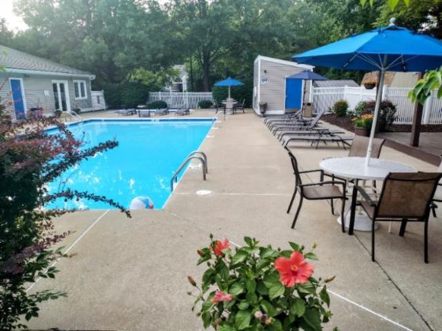 2 Br, 2 bath, Condo 600 Reusens Road