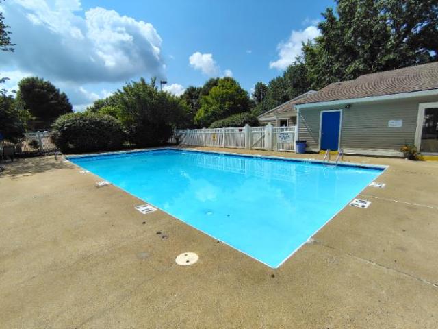 2 Br, 2 bath, Condo 600 Reusens Road