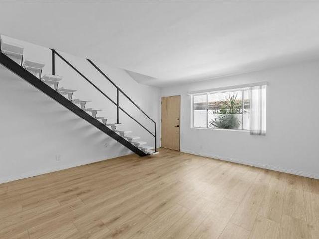 2 Br, 2 bath, Condo 6072 La Prada St
