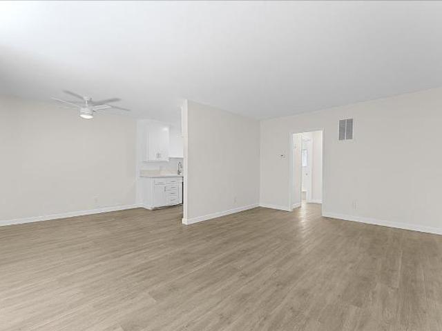 2 Br, 2 bath, Condo 6119 Brynhurst Ave