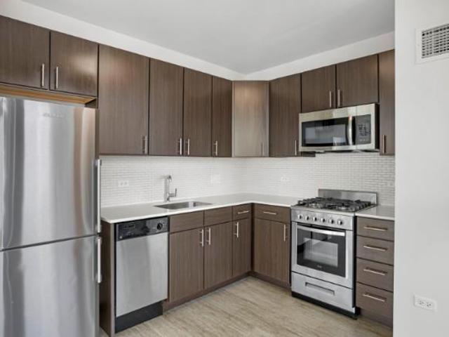 2 Br, 2 bath, Condo 613 N Wells St