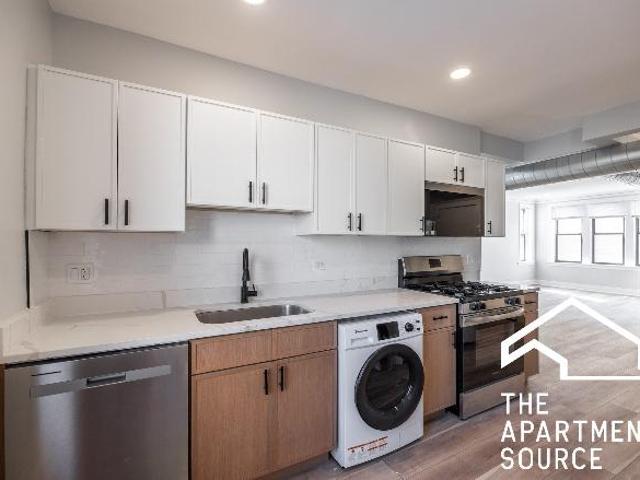 2 Br, 2 bath, Condo 6148 North Francisco Ave