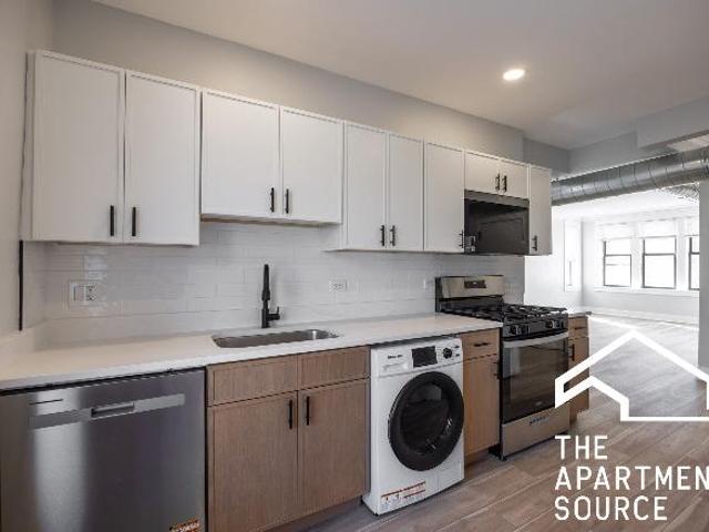 2 Br, 2 bath, Condo 6148 North Francisco Ave