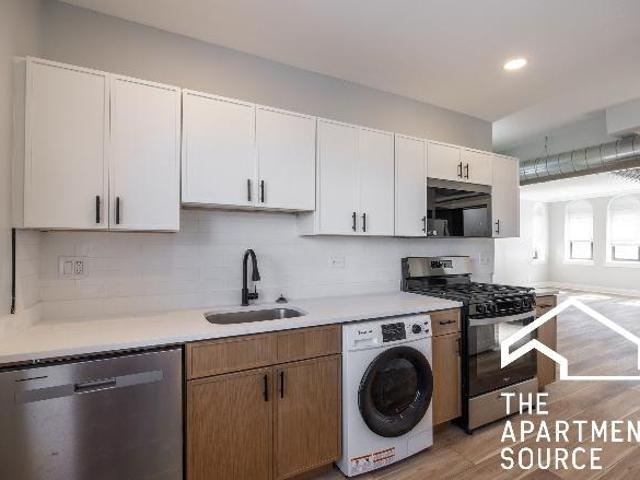 2 Br, 2 bath, Condo 6148 North Francisco Ave