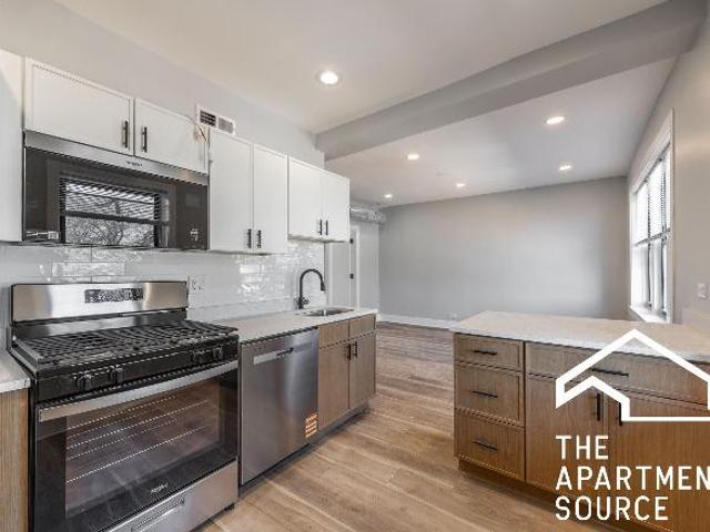 2 Br, 2 bath, Condo 6150 North Francisco Ave