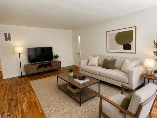 2 Br, 2 bath, Condo 618 North Hayworth Ave