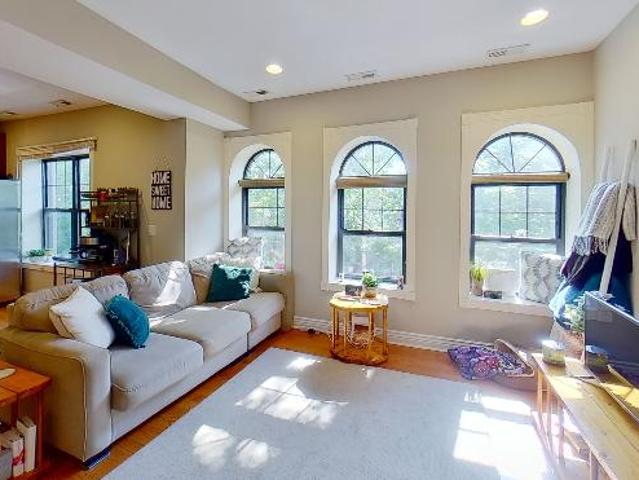 2 Br, 2 bath, Condo 6300 N Rockwell St