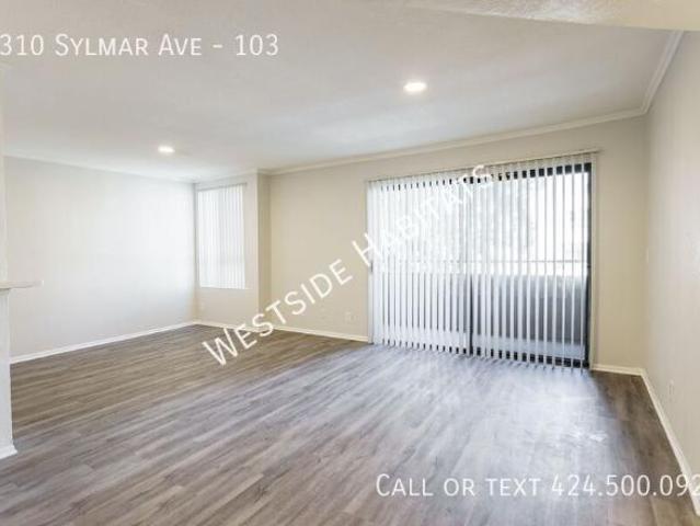 2 Br, 2 bath, Condo 6310 Sylmar Ave