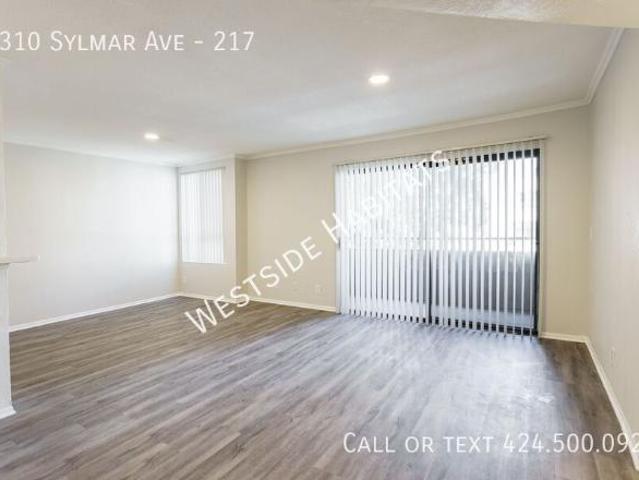 2 Br, 2 bath, Condo 6310 Sylmar Ave