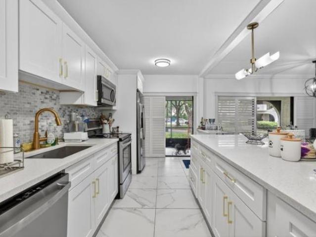 2 Br, 2 bath, Condo 6328 W Longboat Ln