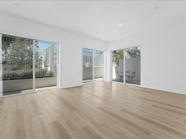 2 Br, 2 bath, Condo 636 N Juanita Avenue