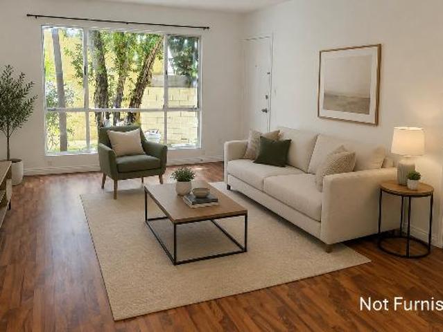 2 Br, 2 bath, Condo 638 W Knoll Dr