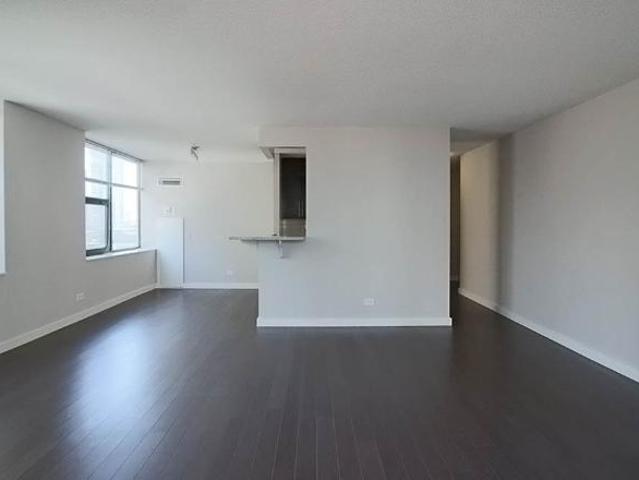 2 Br, 2 bath, Condo 67 West Huron Street