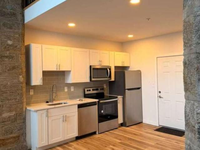 2 Br, 2 bath, Condo 6400 Haverford Ave