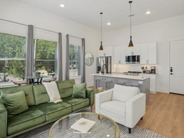 2 Br, 2 bath, Condo 6418 Maple Ave