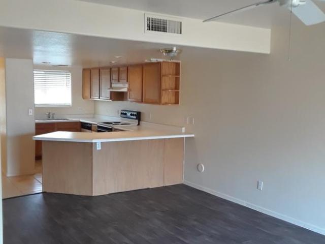 2 Br, 2 bath, Condo 6454 E University Dr