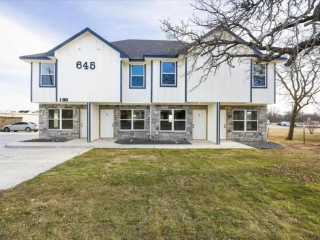 2 Br, 2 bath, Condo 645 N Mccart St